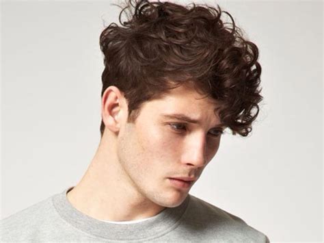 The Best Curly Hairstyles For Men Improb Cabelo Undercut Masculino Cabelo Masculino