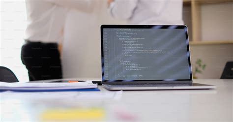 프로그래머 스튜디오 회의실에서 코딩 프로그램을 보여주는 노트북 컴퓨터 사진 Unsplash의 코딩 이미지