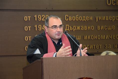 УНСС Дипломира се първият випуск магистри от специалност „Противодействие на корупцията“