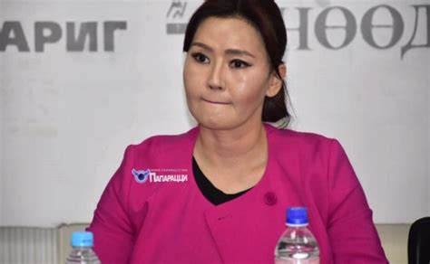 Дуучин Номин Эрдэнэ төрөлх сургуульдаа мэхийн ёслоно