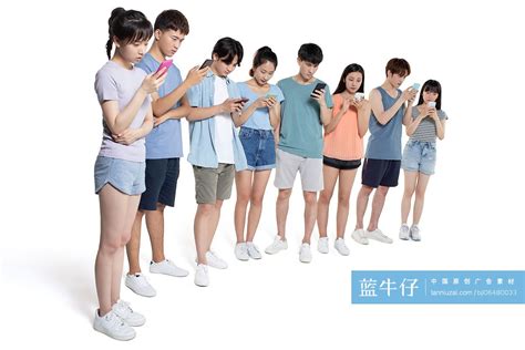 大学生使用手机 蓝牛仔影像 中国原创广告影像素材
