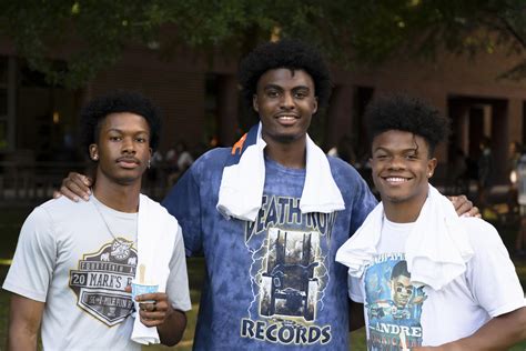 Photos Babes Begin Their UVA Experience With A Warm Wahoo Welcome