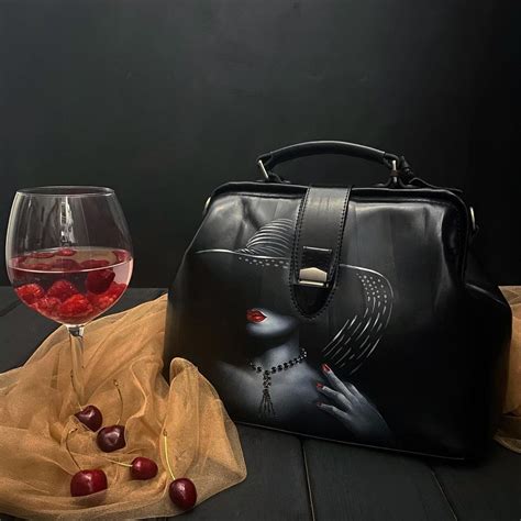 ALEXANDER TS Сумки из натуральной кожи с росписью