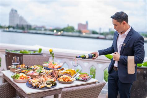 สัมผัสความงดงามของสายน้ำยามค่ำคืนในวันลอยกระทงที่ อนันตรา ริเวอร์ไซด์ กรุงเทพฯ รีสอร์ท