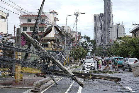 Typhoon Leaves 12 Dead Traps People On Roofs In Philippines Bloomberg