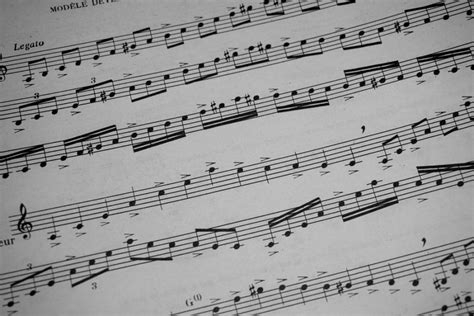 10 Easy Blues Guitar Riffs That Get Harder