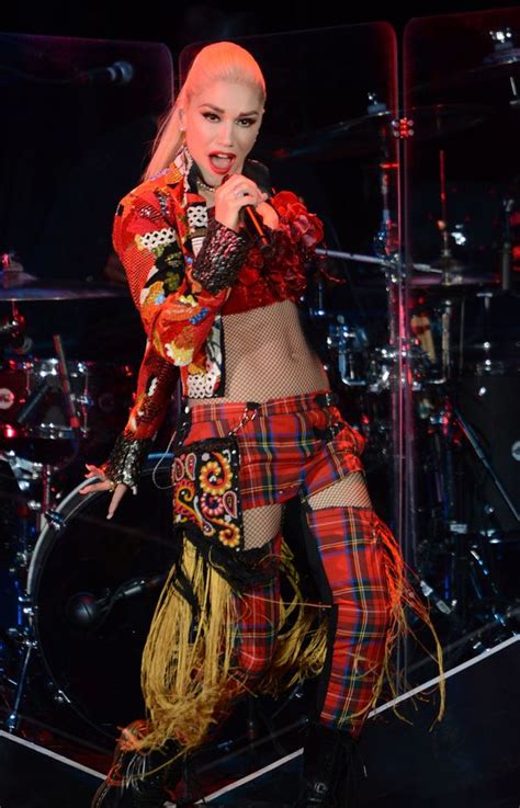 No Doubt And Looking Hot Band Pulls Controversial Music Video Huffpost