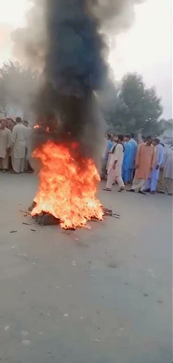 عمران خان کے اوپر حملے کی مذمت کے لیے خان گڑھ میں احتجاج اور روڈوں پہ