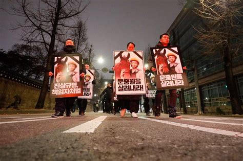 전국공공운수사회서비스노조 청와대 헛상여 행진 삼일 째 칼바람보다 차가운 건 유족 시민의 고통의