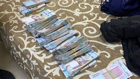 На кордоні з Румунією затримали чоловіка який ховав під одягом 2 мільйони Новости Одессы Ukr Net