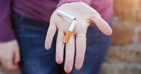 Kind Nurse Shows Us What Smoking Every Day Does To Our Lungs