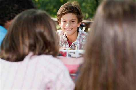 소년의 생일 파티 사진 무료 다운로드 Lovepik