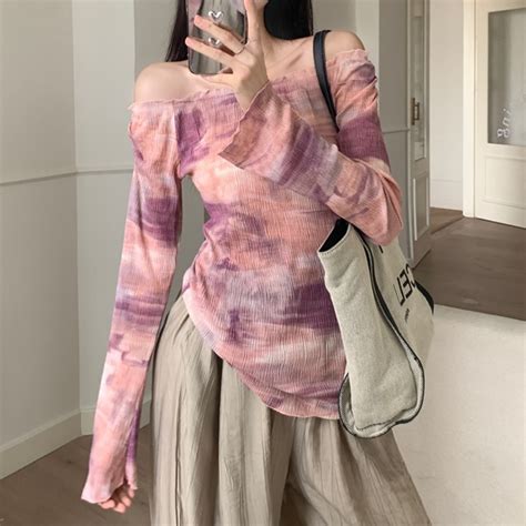 타이다이 나염 물결라인 오프숄더 슬림 티셔츠 Ag114701