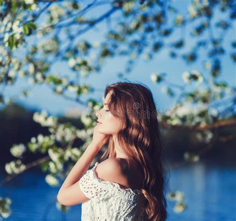 Portrait Einer Sch Nen Frau Stockfoto Bild Von M Dchen Sch N