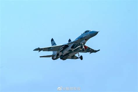 南部战区海军航空兵某旅组织跨昼夜飞行训练