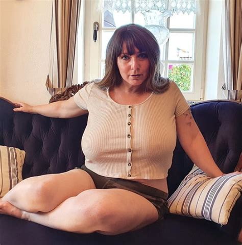Gorgeous And Busty Mature Ladies 27 Porn Pictures Xxx Photos Sex