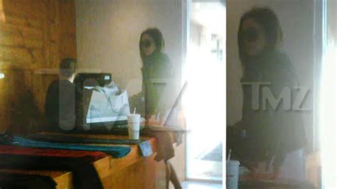 Amanda Bynes Barricades Herself In Dressing Room For 2 Hours