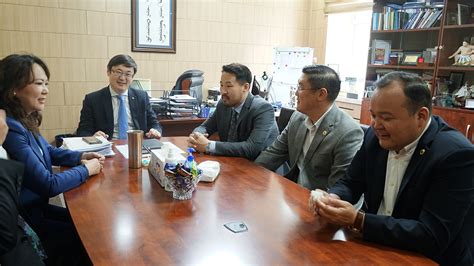 МУИС ИЙН ХУУЛЬ ЗҮЙН СУРГУУЛЬТАЙ ХАМТРАН АЖИЛЛАНА