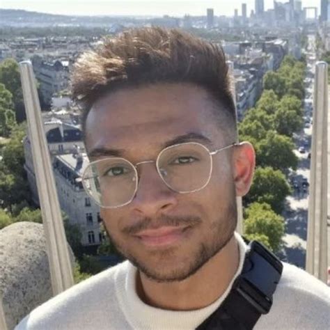 A Level Physics Tutor A Level Physics Tuition Online Pmt Education