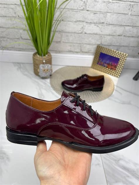 Бордовые лаковые туфли на низком каблуке — цена 1695 грн в каталоге Туфли Купить женские вещи по