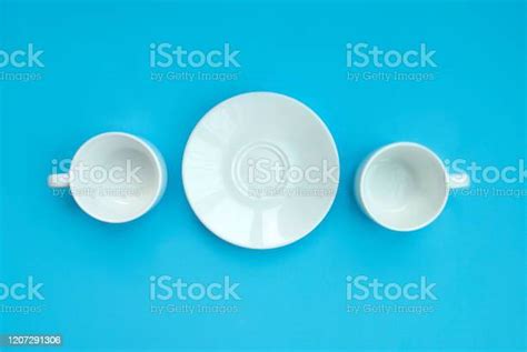 임신 좋은 아침 밝은 발톱 배경에 흰색 도자기 컵과 접시 2 개 상단보기 복사 공간 0명에 대한 스톡 사진 및 기타 이미지 0명 깨끗한 더미 Istock