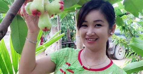 Sexxy Model Girl အန္ တီမိုး ၁၈ႏွစ္ အထက္