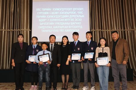 Ерөнхий боловсролын сургуулийн сурагчдын дунд зарласан “Улс төрийн хэлмэгдүүлэлт эсээ бичлэгийн