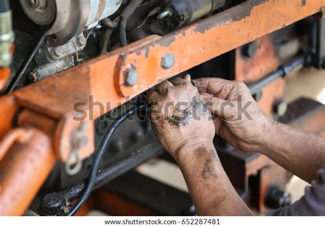 1 888 Tractor Fixing Images Stock Photos Vectors Shutterstock