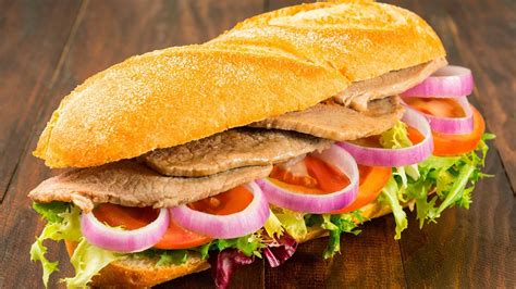 Bocadillo De Lomo De Ternera Con Vegetales