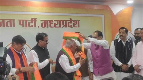 कांग्रेस को बड़ा झटका पूर्व सांसद सुरेश पचौरी व गजेंद्र सिंह समेत अनेक