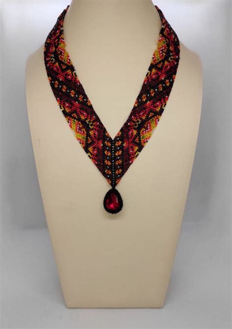 Кутовий гердан у червоно чорному кольорі “Аріадна”