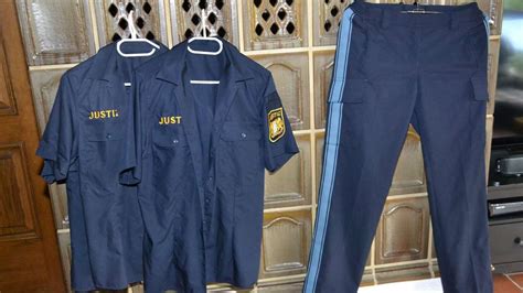 Landkreis Altötting Jva Beamtin Berichtet Von Problemen Mit Neuer Uniform Auch Für Justizbeamte