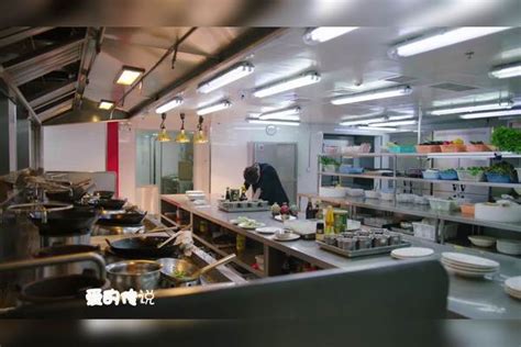 王翼焱新歌爱上你是吃饱撑的句句戳心爱情最后总变成伤痛