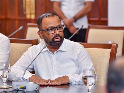 මේක අපි දැන් නතරකරමු මහජන ධනය මේවට යට කරලා තියෙන්නේ වහාම සතොසට හාල් දෙන්න තව දින 10යි
