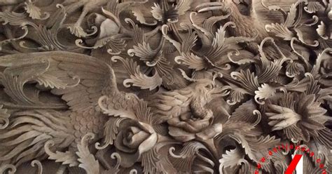 Kerajinan Kayu Yang Memiliki Motif Ukir Yang Indah Dan Unik