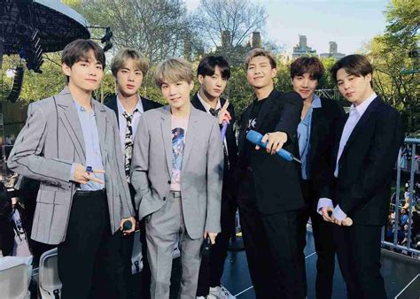 BTS Devient Le Premier Artiste à Remporter 4 Fois Le Prix Duo groupe