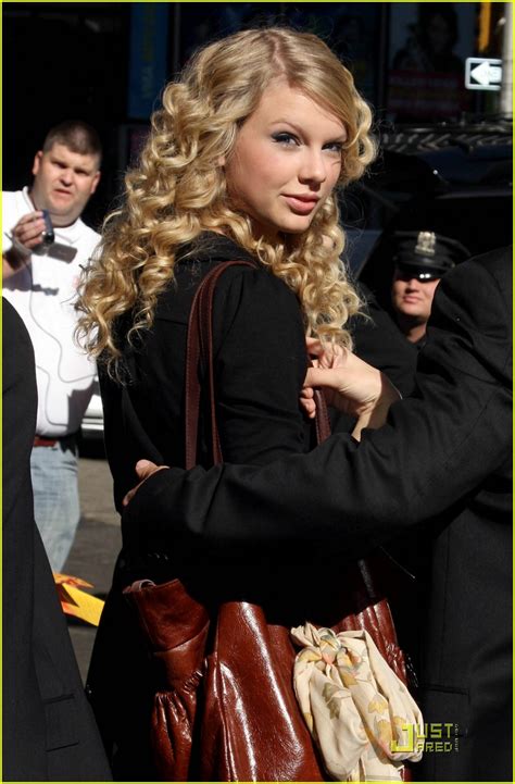 Taylor Swift Announces Cma Nominations Photo Taylor Swift Pictures Just Jared