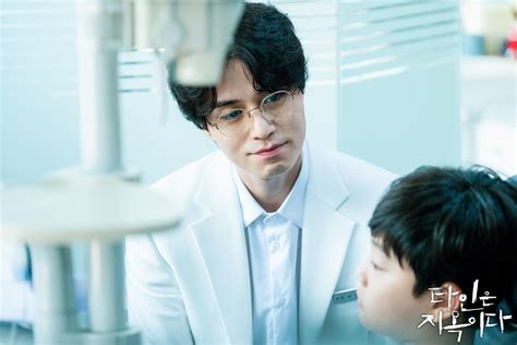 Lee Jong Suk Doctor Stranger Glasses