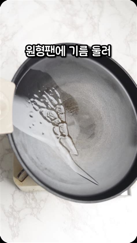 🔥 바삭 크래미 튀김 Feat 800도씨 티타늄 그리들 🔥 라이스페이퍼로 감싸 바삭하게 튀긴 크래미 한 입 베어 물면