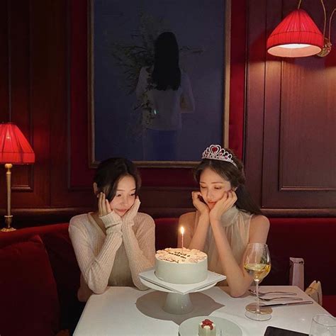 내화 on Instagram 행복했던 주말 뒤로하고 월요팅 Fotoğraf kolajı Koreli kız Fotoğraf