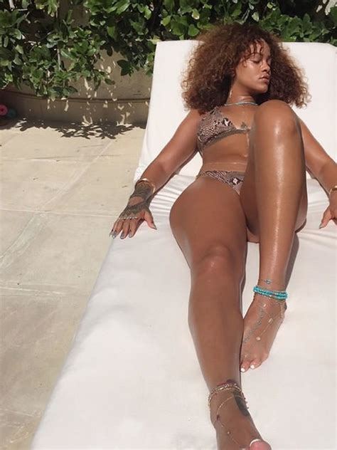 Rihanna And Her Love Of Anklet Bemin