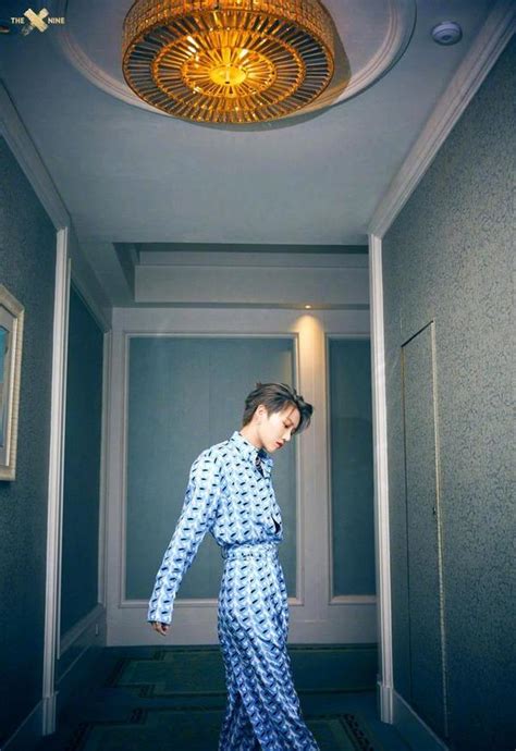 本以为虞书欣够壕了，败给京城富婆关晓彤，gucci睡衣配16万爱马仕 知乎