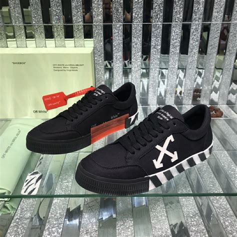 Кроссовки Off-White - купить с доставкой по выгодным ценам в интернет ...