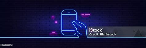 스마트폰 아이콘을 길게 누릅니다 핸드폰 또는 전화 기호 네온 라이트 광선 효과 벡터 구매에 대한 스톡 벡터 아트 및 기타 이미지 구매 그래픽 사용자 인터페이스 날씬한