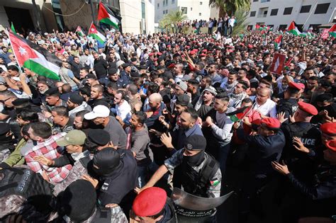 مظاهرات عربية غضباً على مذبحة المعمداني