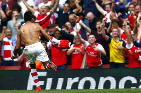 Arsenal 2 Man City 2 Naked Gun Sanchez Nets Stunner But Demichelis