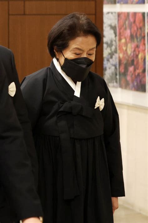 [속보]전두환 부인 이순자 고통받은 분들께 남편 대신 사죄 파이낸셜뉴스