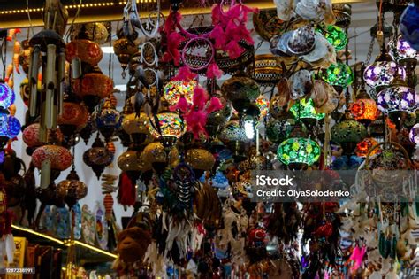 매장에서 터키 모자이크 램프 또는 모로코 등불 동양 기념품 쇼핑 공예에 대한 스톡 사진 및 기타 이미지 공예 공예 제품 관광 Istock