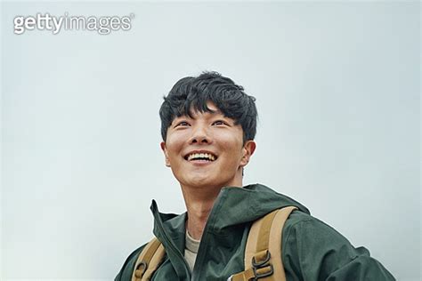 하이킹 아웃도어 산악등반 클라이밍 등산로 길 등산복 옷 등산장비 스포츠용품 하이킹 걷기 물리적활동 아웃도어 건강관리 산 산악등반