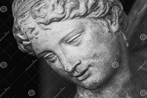 Закрыть вверх сторона олимпийской богини Венеры Aphrodite любви и красоты Часть старой статуи